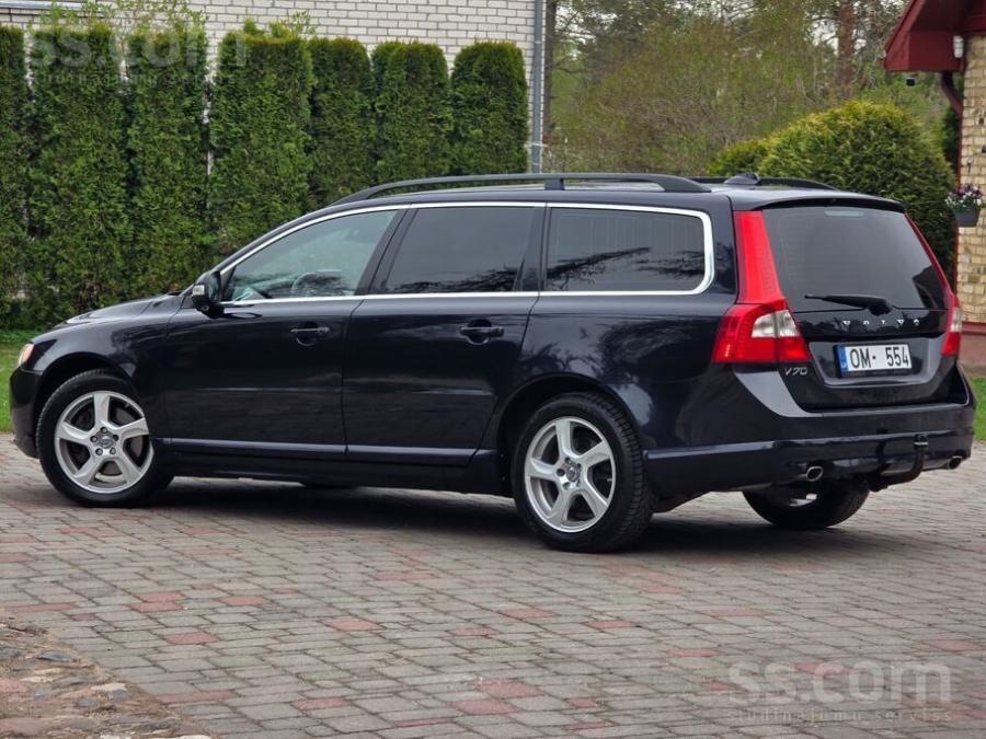 Blue Volvo V70 2011 in Riga, with an engine capacity of 2.40 L and mileage of 352 thousand km for 6350 €, photo 4 on AUTOMOTO.COM.LV