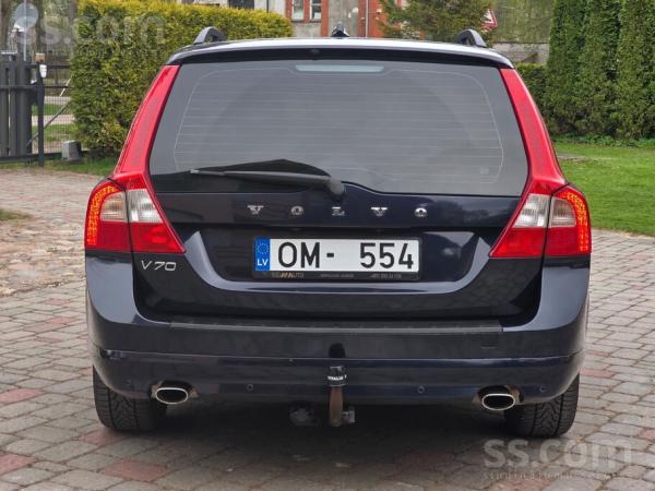 Blue Volvo V70 2011 in Riga, with an engine capacity of 2.40 L and mileage of 352 thousand km for 6350 €, photo 4 on AUTOMOTO.COM.LV
