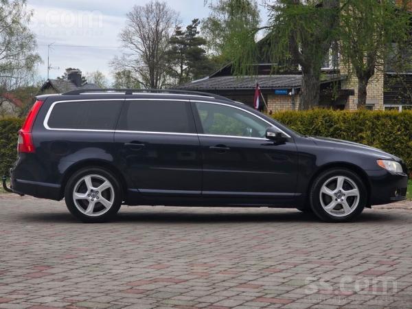 Blue Volvo V70 2011 in Riga, with an engine capacity of 2.40 L and mileage of 352 thousand km for 6350 €, photo 6 on AUTOMOTO.COM.LV