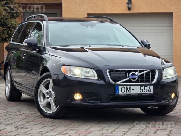 Blue Volvo V70 2011 in Riga, with an engine capacity of 2.40 L and mileage of 352 thousand km for 6350 €, photo 7 on AUTOMOTO.COM.LV