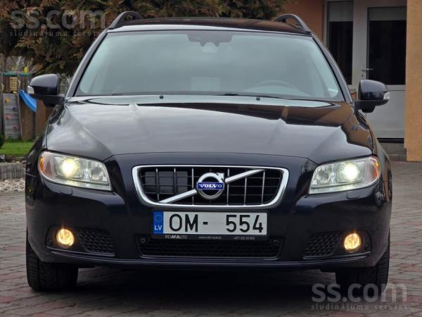 Blue Volvo V70 2011 in Riga, with an engine capacity of 2.40 L and mileage of 352 thousand km for 6350 €, photo 8 on AUTOMOTO.COM.LV