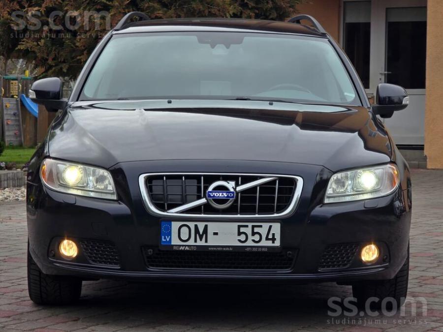Blue Volvo V70 2011 in Riga, with an engine capacity of 2.40 L and mileage of 352 thousand km for 6350 €, photo 9 on AUTOMOTO.COM.LV