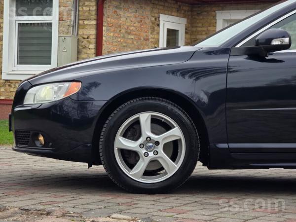 Blue Volvo V70 2011 in Riga, with an engine capacity of 2.40 L and mileage of 352 thousand km for 6350 €, photo 9 on AUTOMOTO.COM.LV