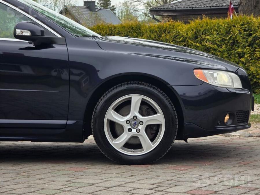 Blue Volvo V70 2011 in Riga, with an engine capacity of 2.40 L and mileage of 352 thousand km for 6350 €, photo 13 on AUTOMOTO.COM.LV