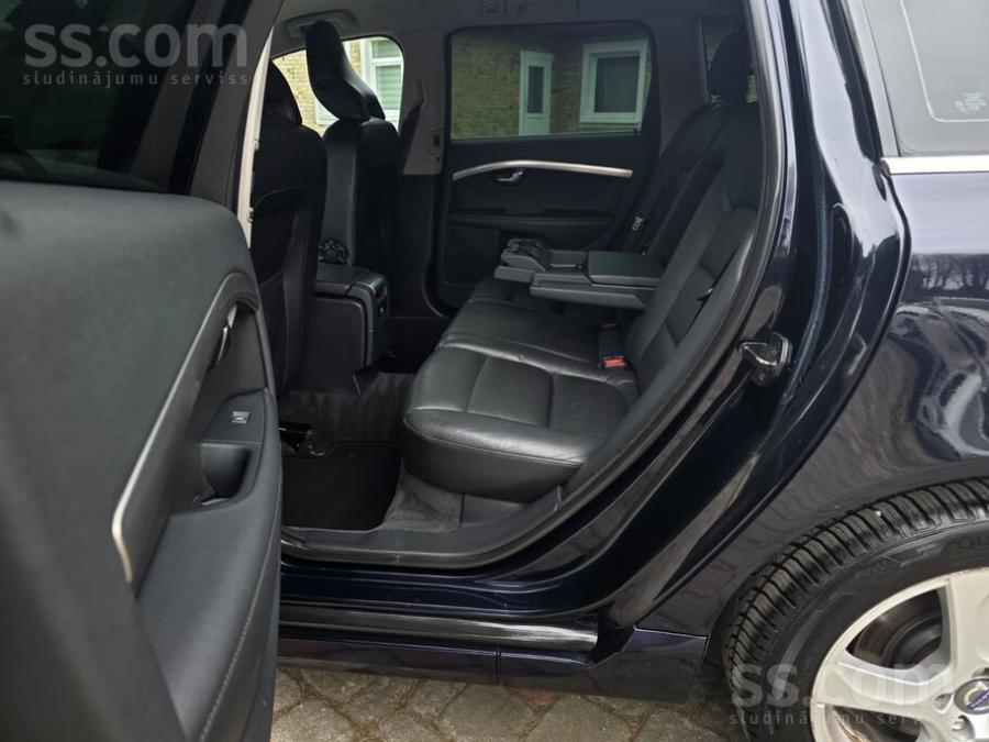 Blue Volvo V70 2011 in Riga, with an engine capacity of 2.40 L and mileage of 352 thousand km for 6350 €, photo 21 on AUTOMOTO.COM.LV