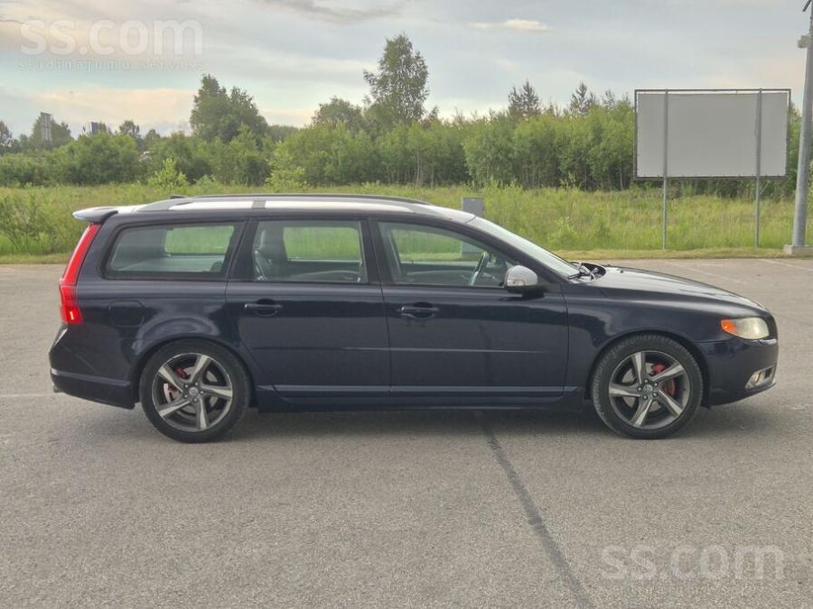 Zils Volvo V70 2011 Ogre, ar dzinēja tilpumu 2.40 L un nobraukumu 332 tūkst. km par 5200 €, foto 6 vietnē AUTOMOTO.COM.LV