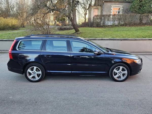 Zils Volvo V70 2011 Jēkabpils, ar dzinēja tilpumu 2.00 L un nobraukumu 272 tūkst. km par 6490 €, foto 6 vietnē AUTOMOTO.COM.LV