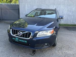 Zils Volvo V70 2011 Liepāja, ar dzinēja tilpumu 2.00 L un nobraukumu 266 tūkst. km par 6850 €, foto  vietnē AUTOMOTO.COM.LV
