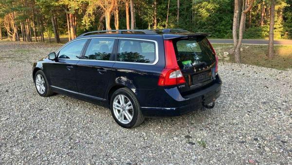 Blue Volvo V70 2011 in Jonava, with an engine capacity of 1.98 L and mileage of 277 thousand km for 5150 €, photo 4 on AUTOMOTO.COM.LV