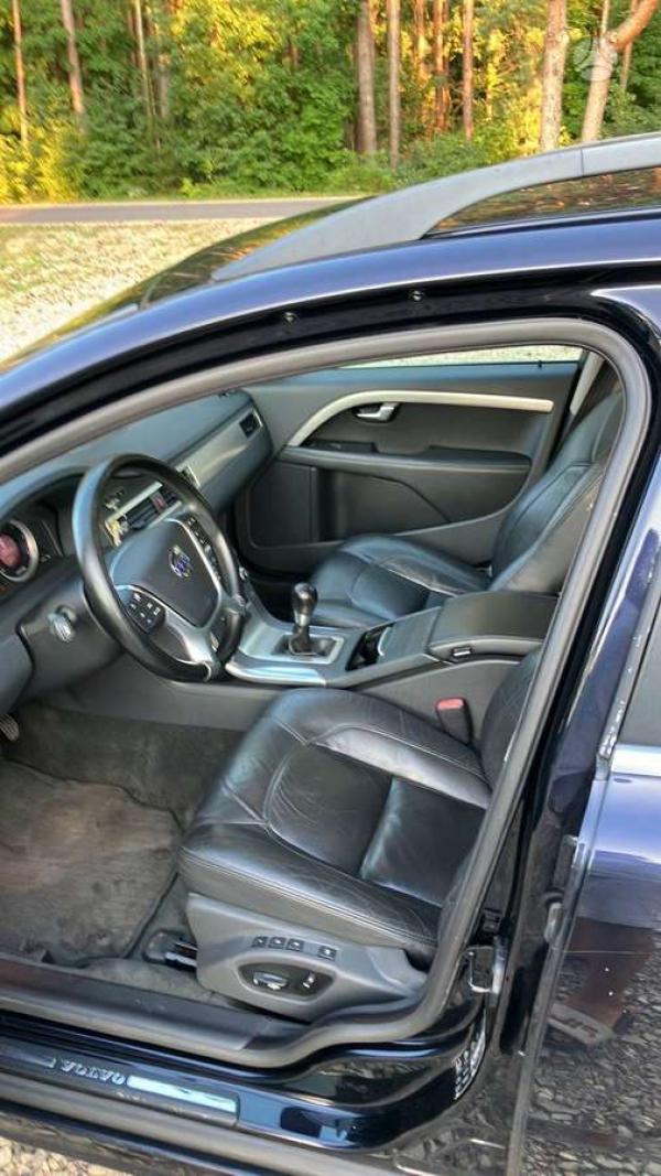Blue Volvo V70 2011 in Jonava, with an engine capacity of 1.98 L and mileage of 277 thousand km for 5150 €, photo 6 on AUTOMOTO.COM.LV