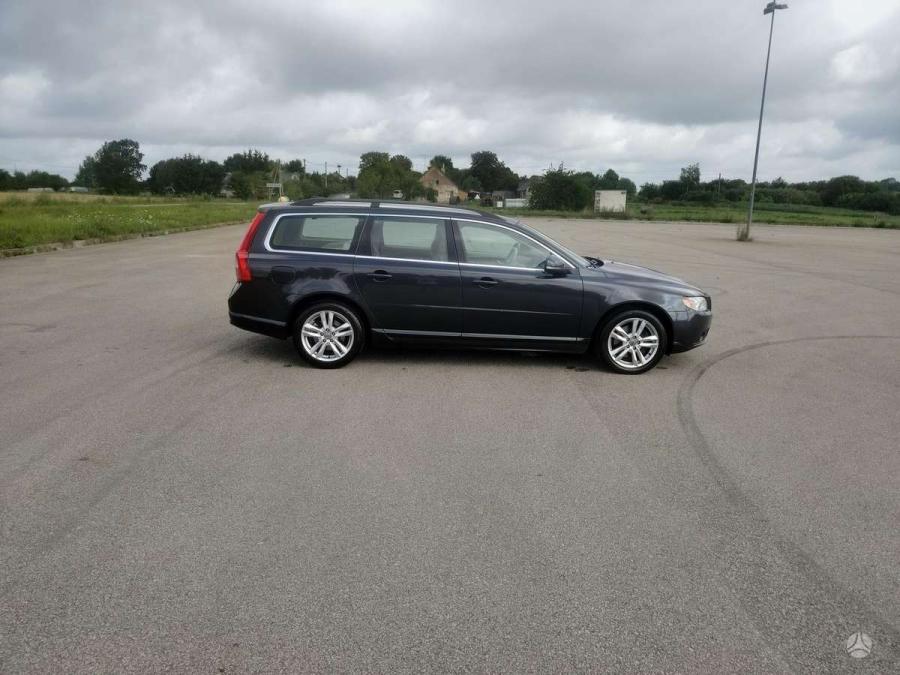 Zils Volvo V70 2011 Tauragė, ar dzinēja tilpumu 2.00 L un nobraukumu 289 tūkst. km par 5250 €, foto 4 vietnē AUTOMOTO.COM.LV