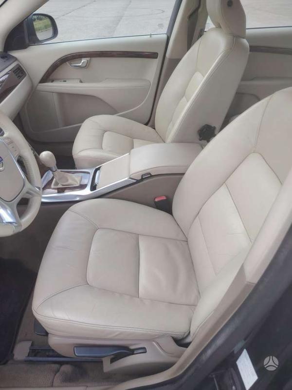 Zils Volvo V70 2011 Tauragė, ar dzinēja tilpumu 2.00 L un nobraukumu 289 tūkst. km par 5250 €, foto 9 vietnē AUTOMOTO.COM.LV