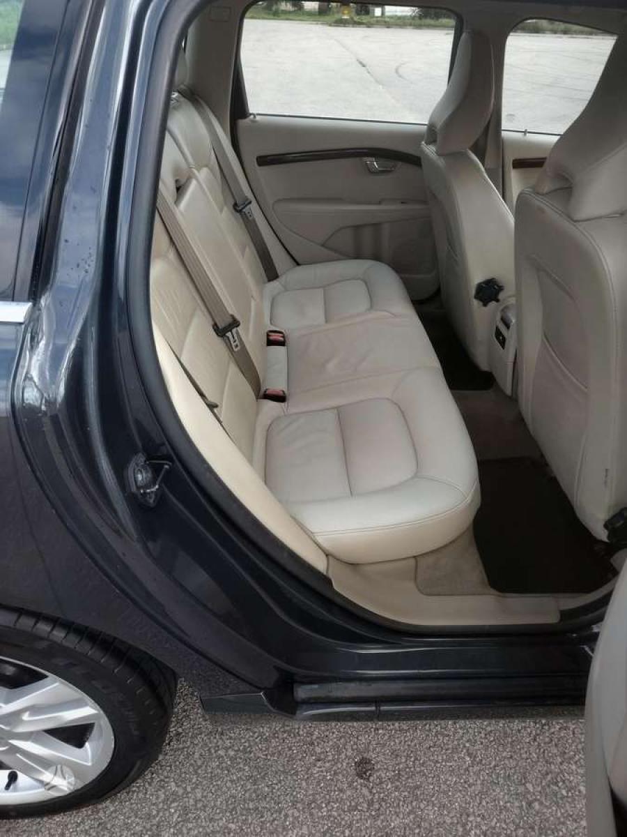 Zils Volvo V70 2011 Tauragė, ar dzinēja tilpumu 2.00 L un nobraukumu 289 tūkst. km par 5250 €, foto 12 vietnē AUTOMOTO.COM.LV
