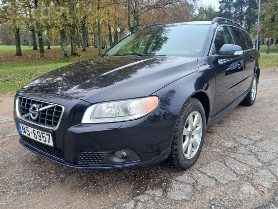 Blue Volvo V70 2011 in Limbazi, with an engine capacity of 2.00 L and mileage of 381 thousand km for 3700 €, photo 1 on AUTOMOTO.COM.LV