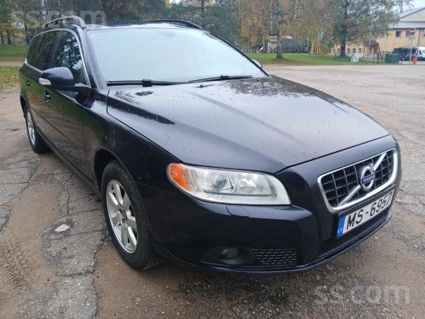 Blue Volvo V70 2011 in Limbazi, with an engine capacity of 2.00 L and mileage of 381 thousand km for 3700 €, photo 3 on AUTOMOTO.COM.LV