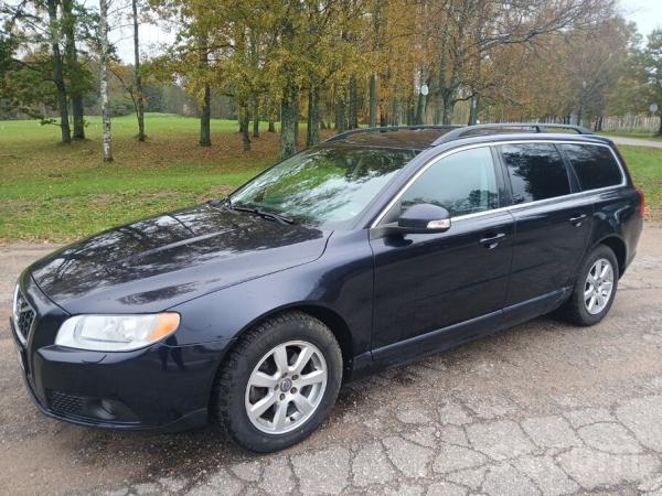Blue Volvo V70 2011 in Limbazi, with an engine capacity of 2.00 L and mileage of 381 thousand km for 3700 €, photo 4 on AUTOMOTO.COM.LV