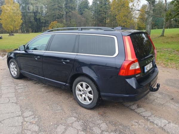 Blue Volvo V70 2011 in Limbazi, with an engine capacity of 2.00 L and mileage of 381 thousand km for 3700 €, photo 5 on AUTOMOTO.COM.LV