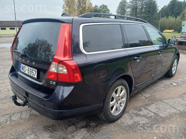 Blue Volvo V70 2011 in Limbazi, with an engine capacity of 2.00 L and mileage of 381 thousand km for 3700 €, photo 6 on AUTOMOTO.COM.LV