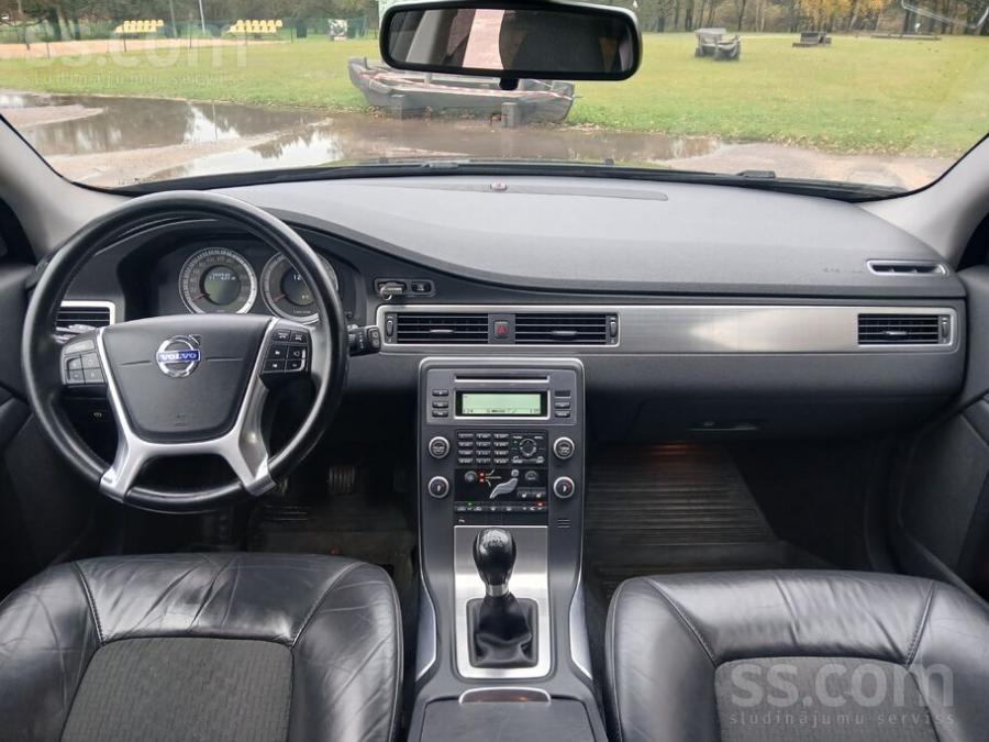 Blue Volvo V70 2011 in Limbazi, with an engine capacity of 2.00 L and mileage of 381 thousand km for 3700 €, photo 7 on AUTOMOTO.COM.LV