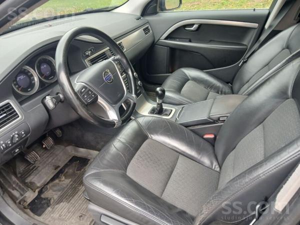 Blue Volvo V70 2011 in Limbazi, with an engine capacity of 2.00 L and mileage of 381 thousand km for 3700 €, photo 9 on AUTOMOTO.COM.LV