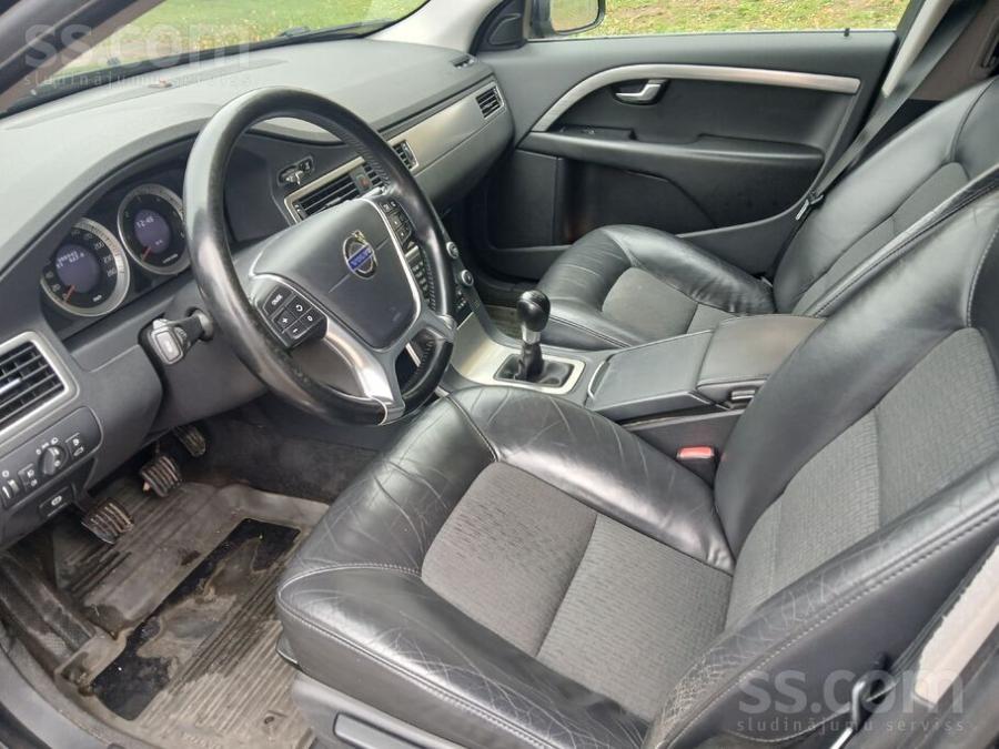 Blue Volvo V70 2011 in Limbazi, with an engine capacity of 2.00 L and mileage of 381 thousand km for 3700 €, photo 9 on AUTOMOTO.COM.LV