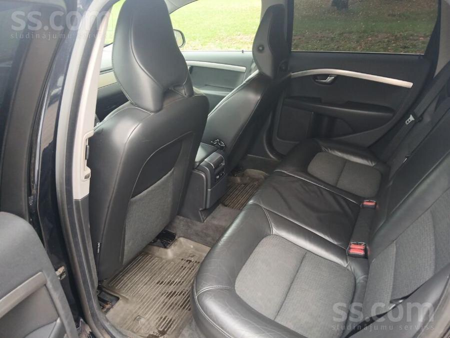 Blue Volvo V70 2011 in Limbazi, with an engine capacity of 2.00 L and mileage of 381 thousand km for 3700 €, photo 10 on AUTOMOTO.COM.LV