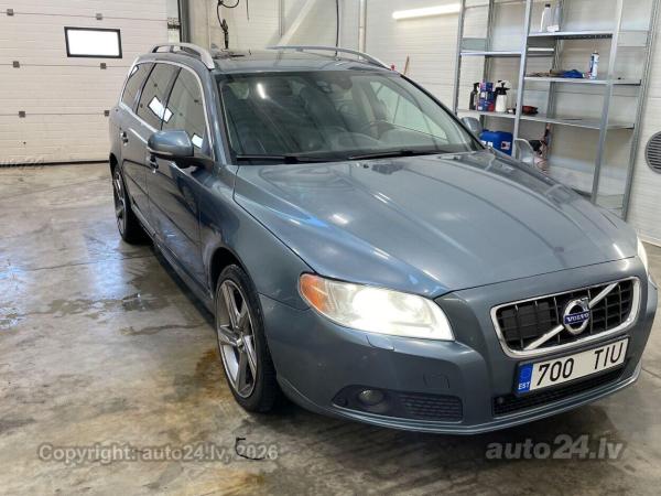 Blue Volvo V70 2012 in Tallinn, with an engine capacity of 2.40 L and mileage of 263 thousand km for 9500 €, photo 3 on AUTOMOTO.COM.LV