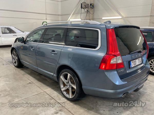 Blue Volvo V70 2012 in Tallinn, with an engine capacity of 2.40 L and mileage of 263 thousand km for 9500 €, photo 5 on AUTOMOTO.COM.LV