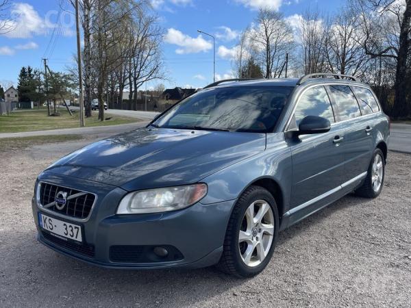 Zils Volvo V70 2012 Rīga, ar dzinēja tilpumu 2.00 L un nobraukumu 352 tūkst. km par 3490 €, foto 1 vietnē AUTOMOTO.COM.LV