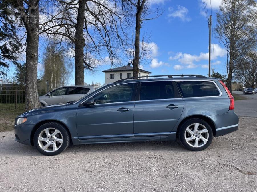Blue Volvo V70 2012 in Riga, with an engine capacity of 2.00 L and mileage of 352 thousand km for 3490 €, photo 3 on AUTOMOTO.COM.LV