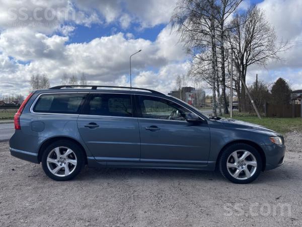 Zils Volvo V70 2012 Rīga, ar dzinēja tilpumu 2.00 L un nobraukumu 352 tūkst. km par 3490 €, foto 6 vietnē AUTOMOTO.COM.LV
