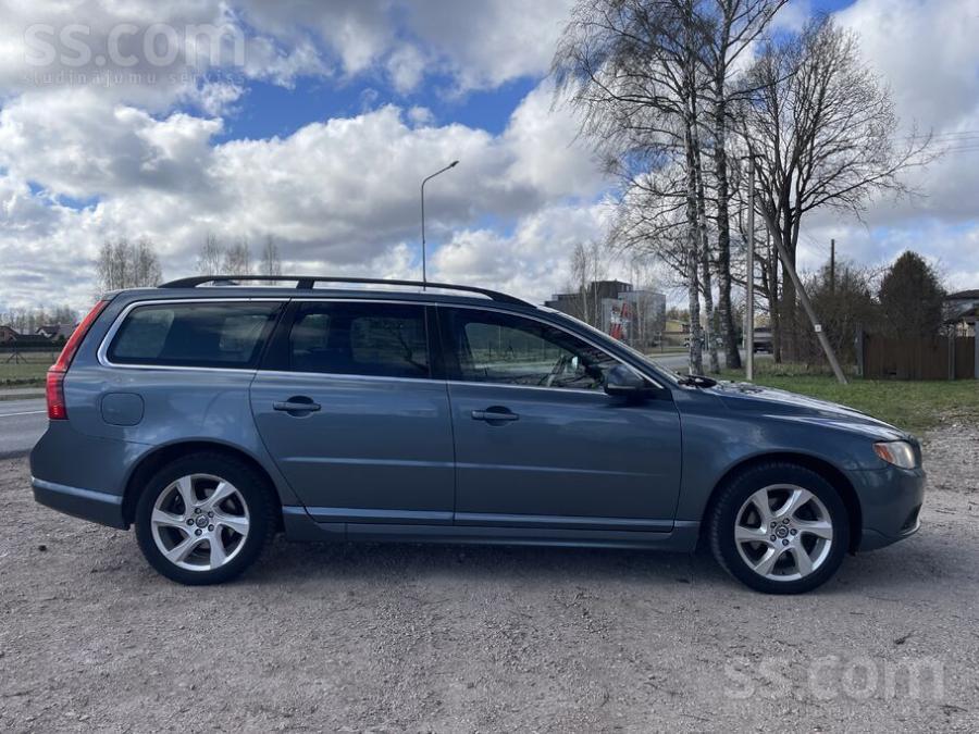 Blue Volvo V70 2012 in Riga, with an engine capacity of 2.00 L and mileage of 352 thousand km for 3490 €, photo 7 on AUTOMOTO.COM.LV