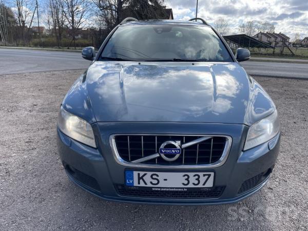 Zils Volvo V70 2012 Rīga, ar dzinēja tilpumu 2.00 L un nobraukumu 352 tūkst. km par 3490 €, foto 8 vietnē AUTOMOTO.COM.LV