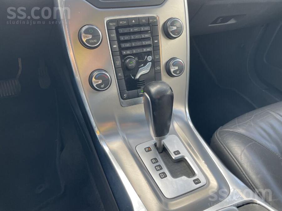 Blue Volvo V70 2012 in Riga, with an engine capacity of 2.00 L and mileage of 352 thousand km for 3490 €, photo 23 on AUTOMOTO.COM.LV