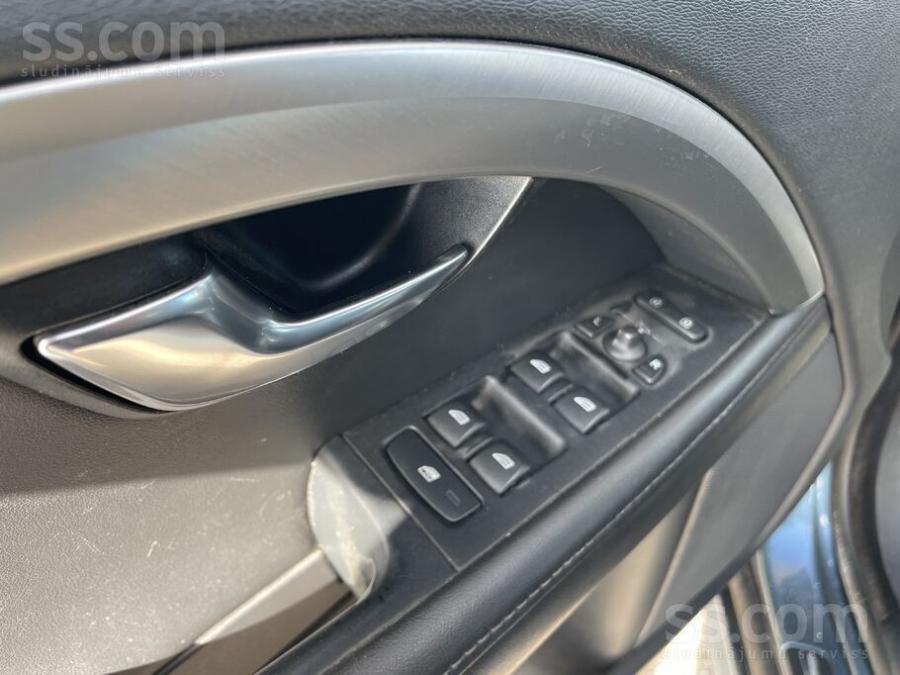 Blue Volvo V70 2012 in Riga, with an engine capacity of 2.00 L and mileage of 352 thousand km for 3490 €, photo 30 on AUTOMOTO.COM.LV