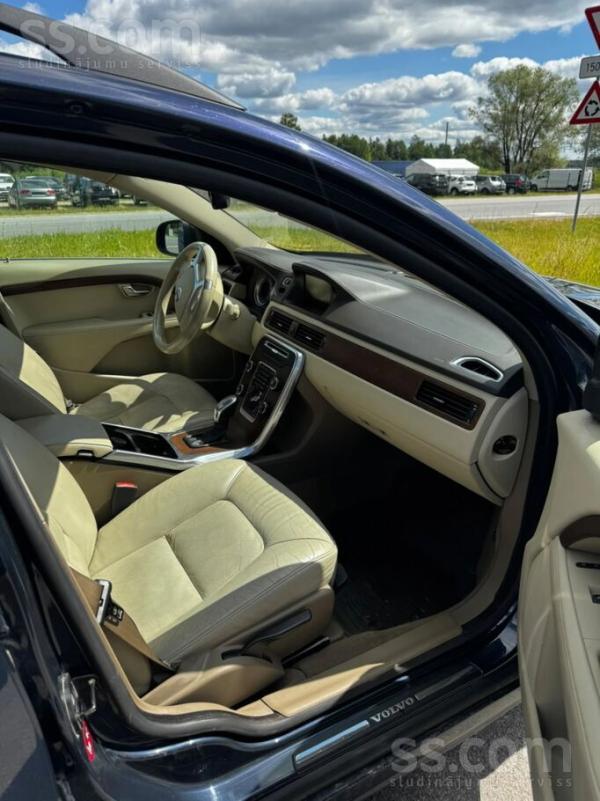 Blue Volvo V70 2012 in Cesis, with an engine capacity of 2.40 L and mileage of 425 thousand km for 5300 €, photo 2 on AUTOMOTO.COM.LV