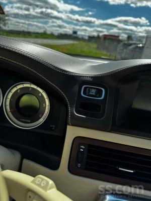 Zils Volvo V70 2012 Cēsis, ar dzinēja tilpumu 2.40 L un nobraukumu 425 tūkst. km par 5300 €, foto 12 vietnē AUTOMOTO.COM.LV