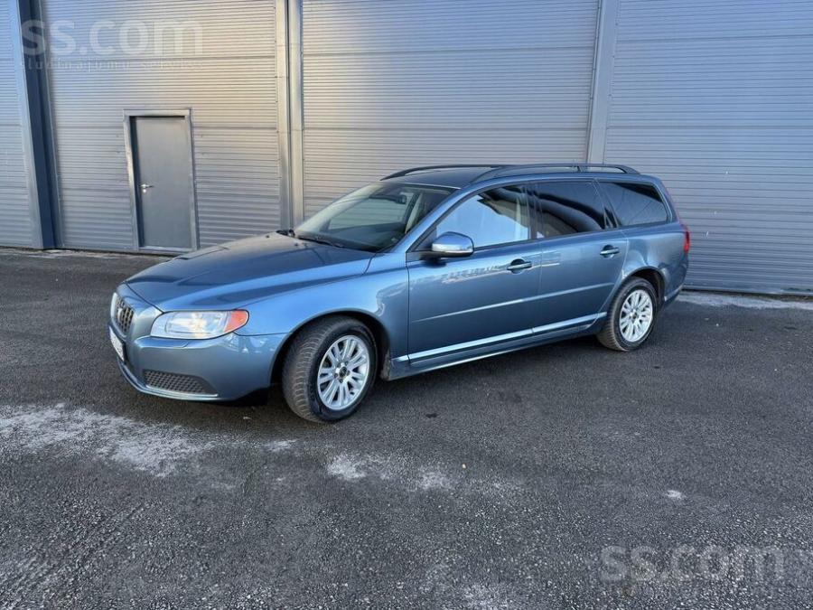 Blue Volvo V70 2012 in Riga, with an engine capacity of 2.00 L and mileage of 0 thousand km for 4200 €, photo 5 on AUTOMOTO.COM.LV