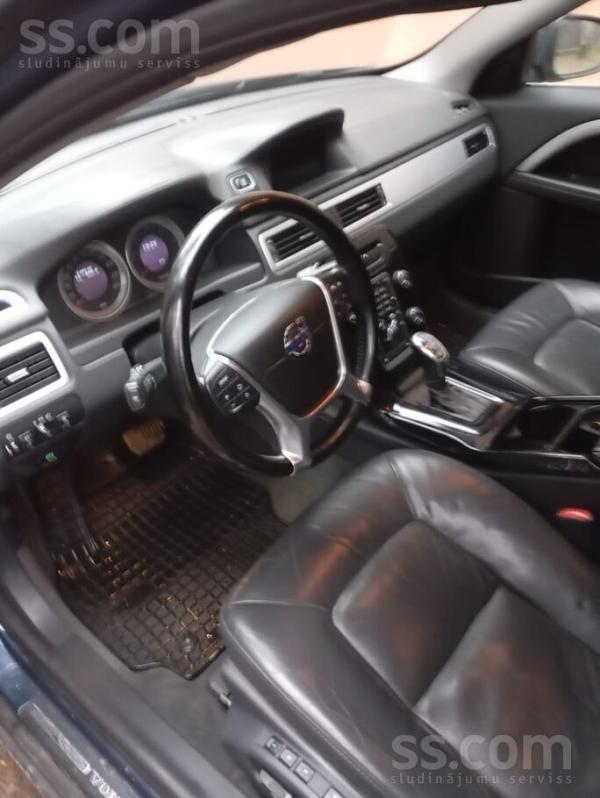 Blue Volvo V70 2012 in Riga, with an engine capacity of 2.40 L and mileage of 340 thousand km for 6800 €, photo 3 on AUTOMOTO.COM.LV