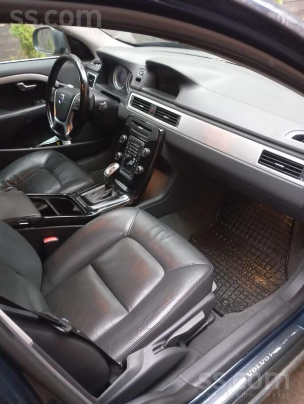 Blue Volvo V70 2012 in Riga, with an engine capacity of 2.40 L and mileage of 340 thousand km for 6800 €, photo 4 on AUTOMOTO.COM.LV