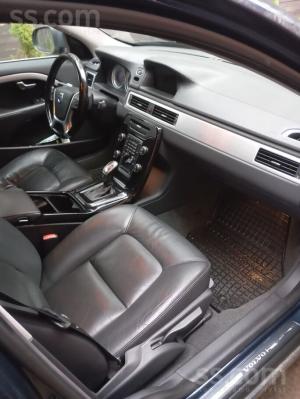 Blue Volvo V70 2012 in Riga, with an engine capacity of 2.40 L and mileage of 340 thousand km for 6800 €, photo 5 on AUTOMOTO.COM.LV