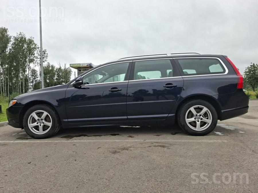 Blue Volvo V70 2012 in Aizkraukle, with an engine capacity of 2.00 L and mileage of 337 thousand km for 6600 €, photo 1 on AUTOMOTO.COM.LV