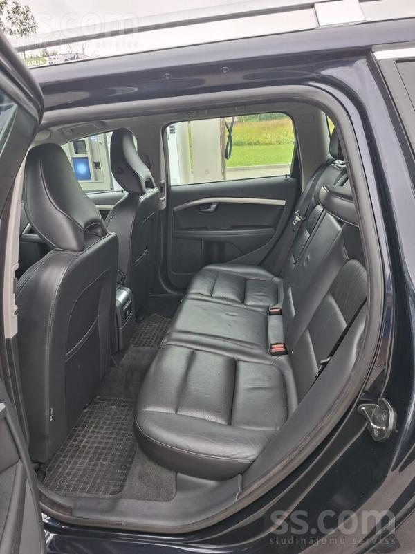 Zils Volvo V70 2012 Aizkraukle, ar dzinēja tilpumu 2.00 L un nobraukumu 337 tūkst. km par 6600 €, foto 5 vietnē AUTOMOTO.COM.LV