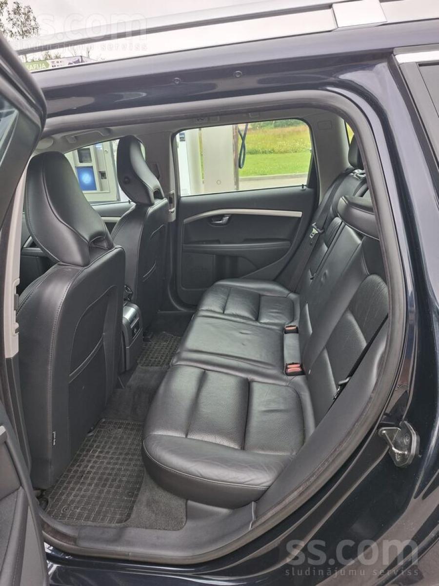 Blue Volvo V70 2012 in Aizkraukle, with an engine capacity of 2.00 L and mileage of 337 thousand km for 6600 €, photo 6 on AUTOMOTO.COM.LV