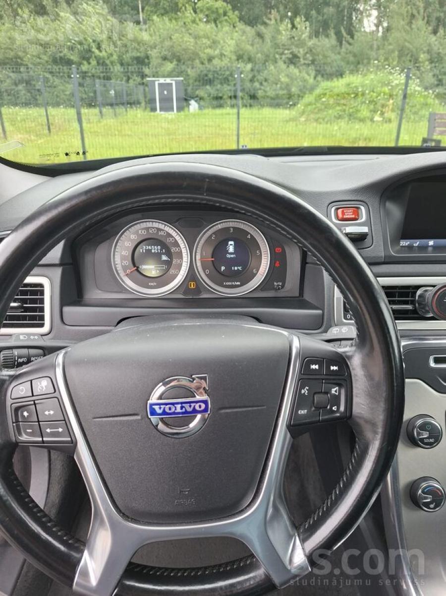 Blue Volvo V70 2012 in Aizkraukle, with an engine capacity of 2.00 L and mileage of 337 thousand km for 6600 €, photo 8 on AUTOMOTO.COM.LV