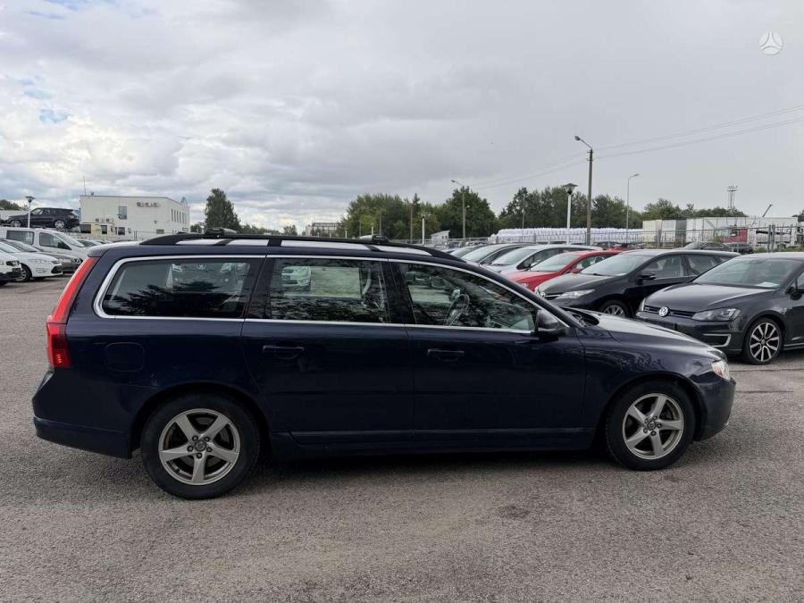 Zils Volvo V70 2012 Marijampole, ar dzinēja tilpumu 1.56 L un nobraukumu 263 tūkst. km par 3950 €, foto 5 vietnē AUTOMOTO.COM.LV