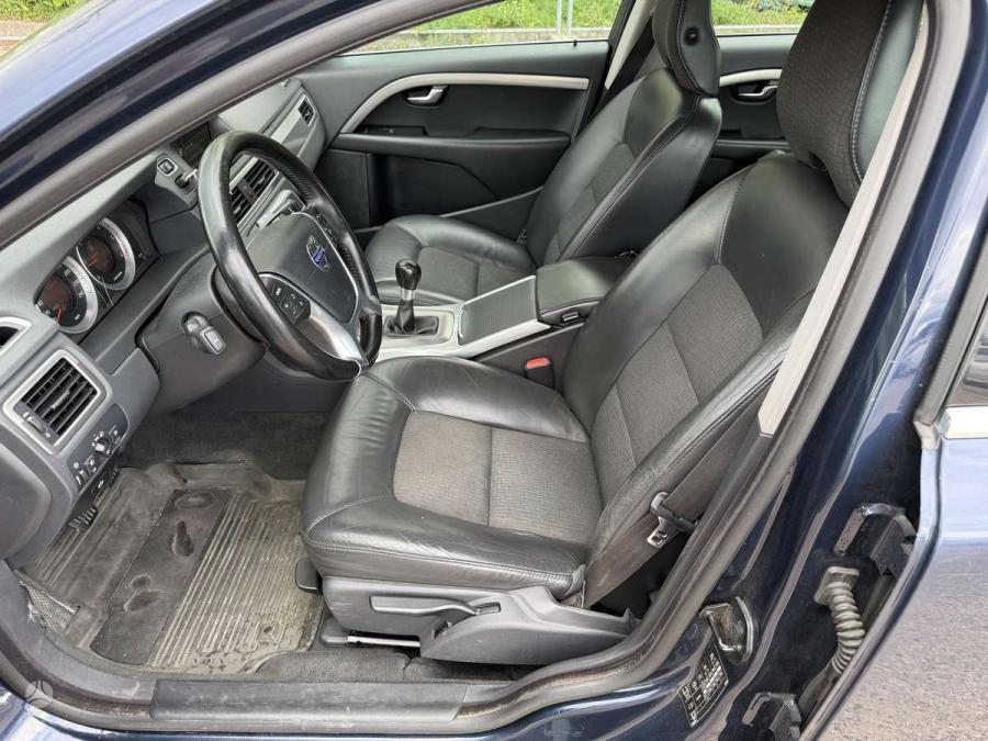Zils Volvo V70 2012 Marijampole, ar dzinēja tilpumu 1.56 L un nobraukumu 263 tūkst. km par 3950 €, foto 11 vietnē AUTOMOTO.COM.LV