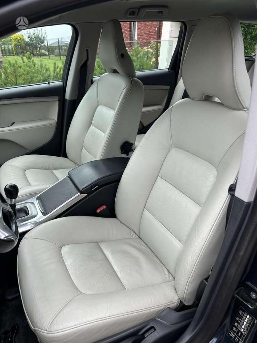 Zils Volvo V70 2012 Kauņa, ar dzinēja tilpumu 1.98 L un nobraukumu 291 tūkst. km par 6000 €, foto 25 vietnē AUTOMOTO.COM.LV