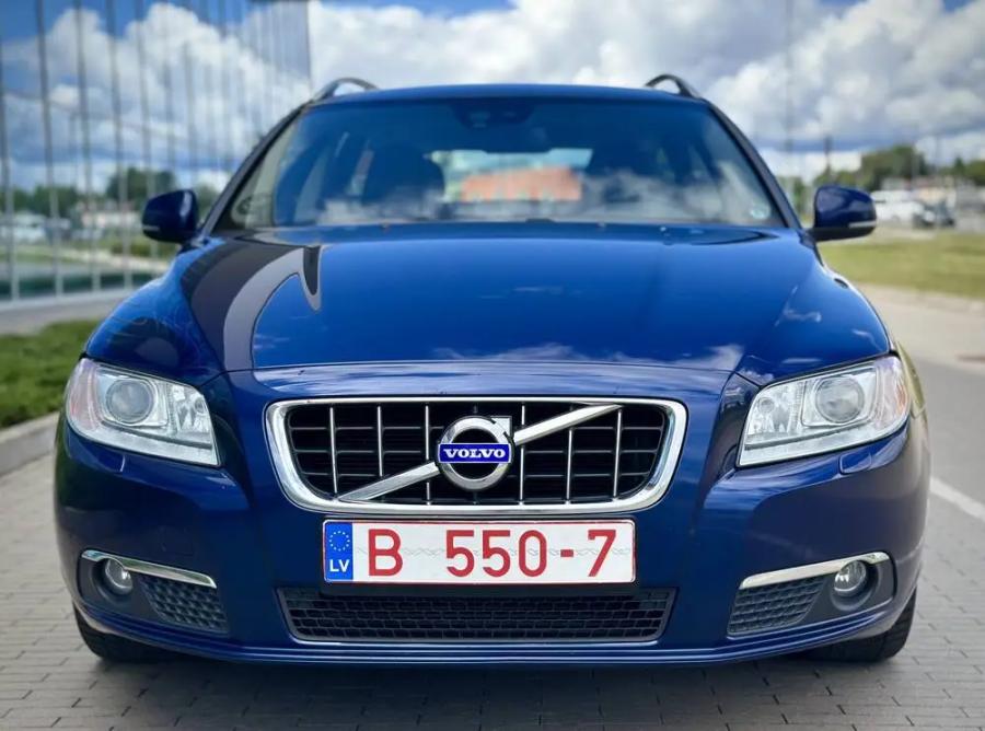 Zils Volvo V70 2012 Rēzekne, ar dzinēja tilpumu 2.00 L un nobraukumu 259 tūkst. km par 6990 €, foto 1 vietnē AUTOMOTO.COM.LV