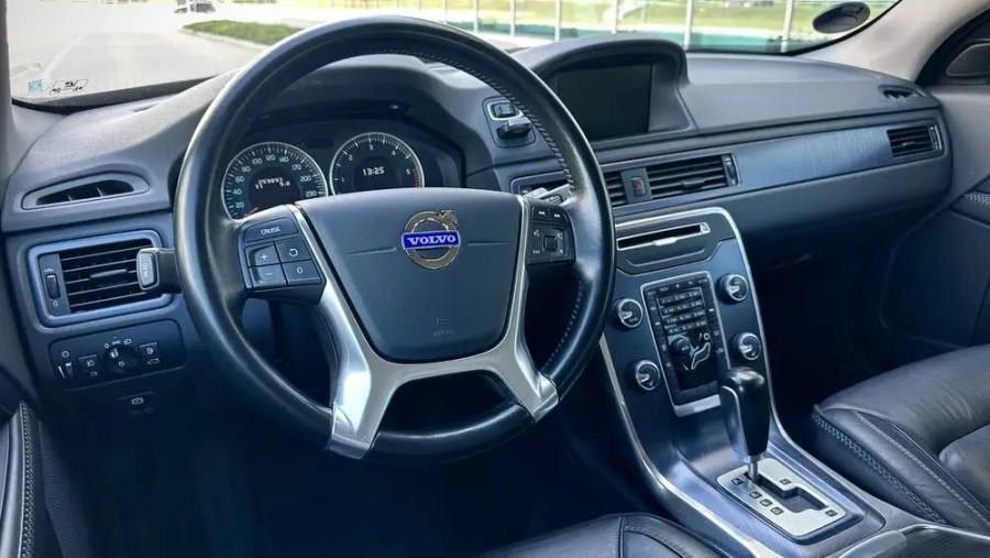 Zils Volvo V70 2012 Rēzekne, ar dzinēja tilpumu 2.00 L un nobraukumu 259 tūkst. km par 6990 €, foto 14 vietnē AUTOMOTO.COM.LV